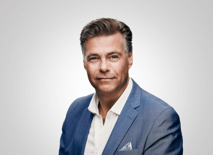 Estate Media – Bag om med Jesper Dam: Jeg ville ønske, at jeg var gået ...